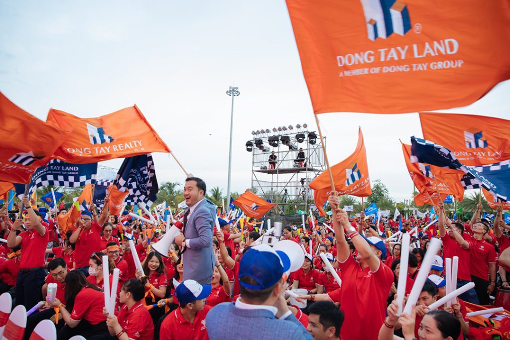 Chuyên Viên Tư Vấn Vinhomes Tại Đông Tây Land Mua Nhà Tậu Xe Trong Tầm Tay — Đông Tây Land